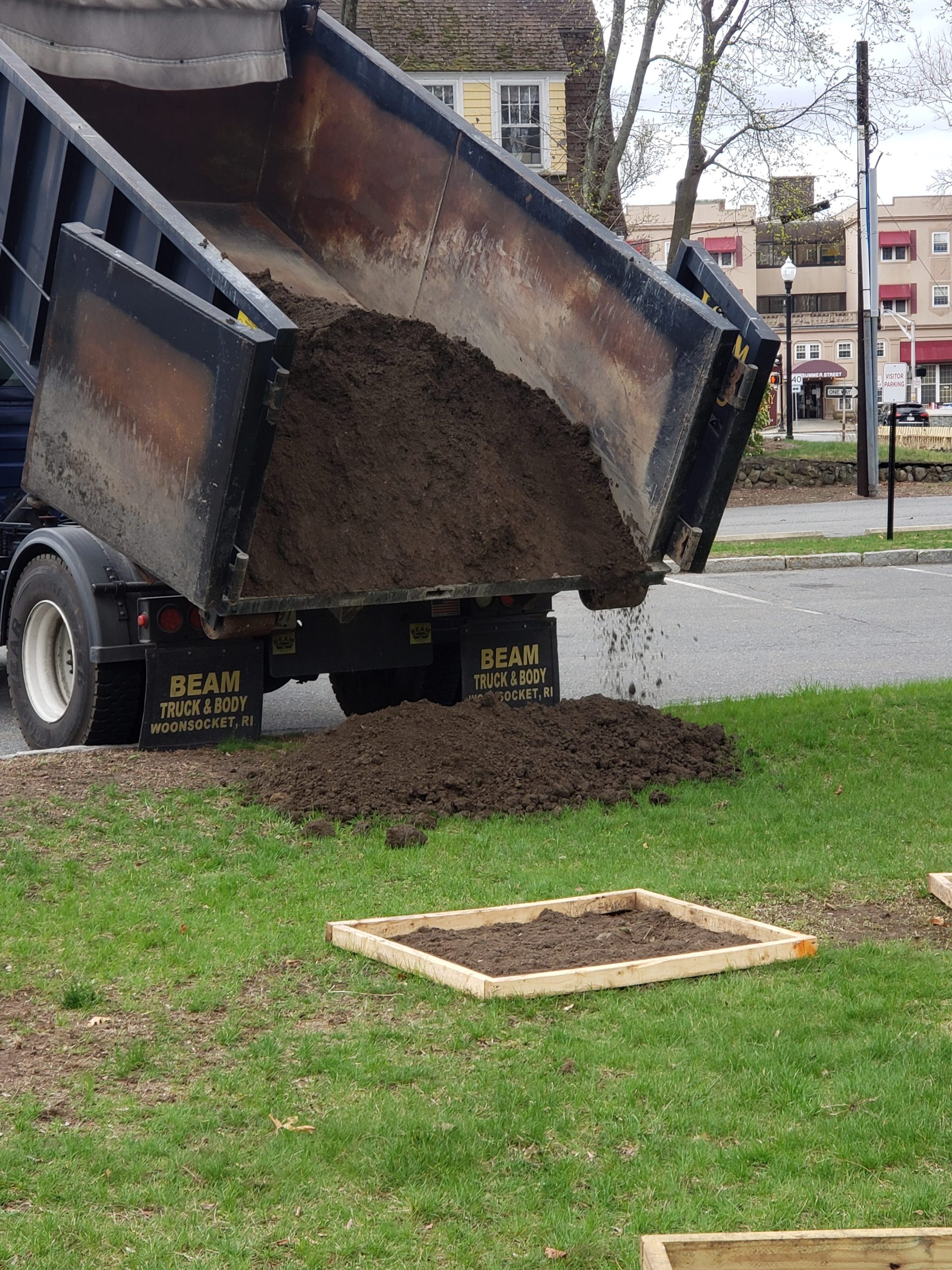 Dirt! - Mass History Commons